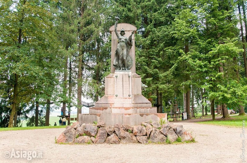 Cerimonia di commemorazione della Brigata Regina e concerto della ...