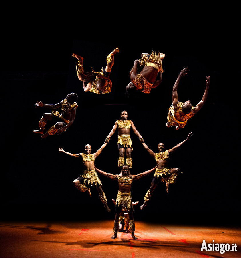 Acrobat show with THE BLACK BLUES BROTHERS in Canove for the CuCu ...